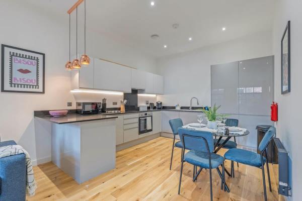Stylish 2br Apt Near City Centre - 2 Ensuites & Wifi - Birmingham