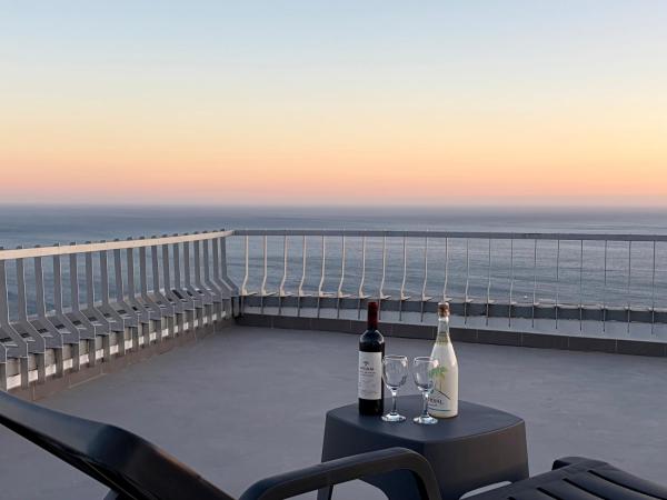 Axenic Getaway - Duplex, Sleeps 6, 3 Bedrooms, 2 Bathrooms, Panoramic Ocean View, Rooftop Terrace - Sesimbra