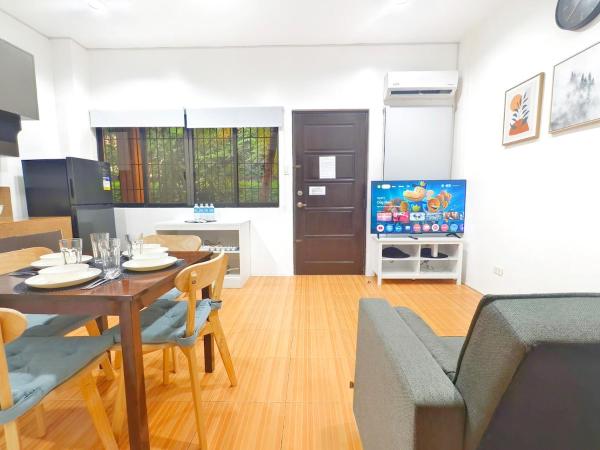 U4 La Guardia Townhouse 2 Br Unit Free Parking Near It Park - Cebu