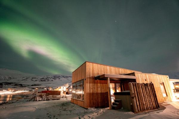 Design House Bakkabud In Grenivík - Waterfront With Outdoor Hot Tub - By Nollur - Iceland