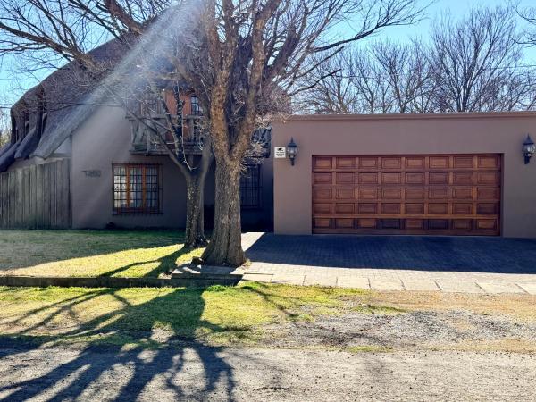 Sun-kissed Villa - Harrismith