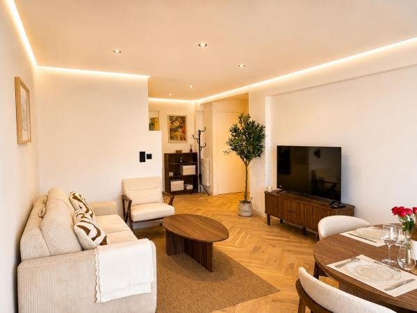Modern 2-bedroom Apartment - Walk To Beach & Old Town Antibes - Juan-les-Pins