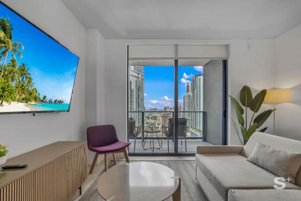 Skyline Views Condo - Pool - Gym - Near Kaseya - Miami Beach, FL