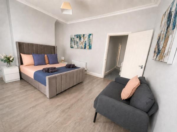 Stylish Liverpool Home Parking & Outdoor - Liverpool