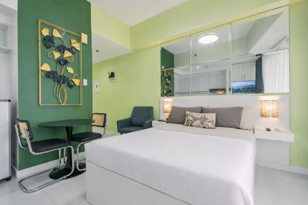 Tropical Retreat 24f Balcony Greenbelt Makati - Manila