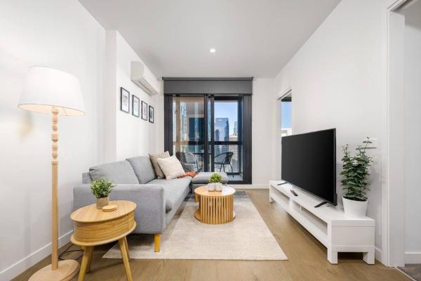Cbd Super Central 2br With Stunning Views, Gym - Williamstown
