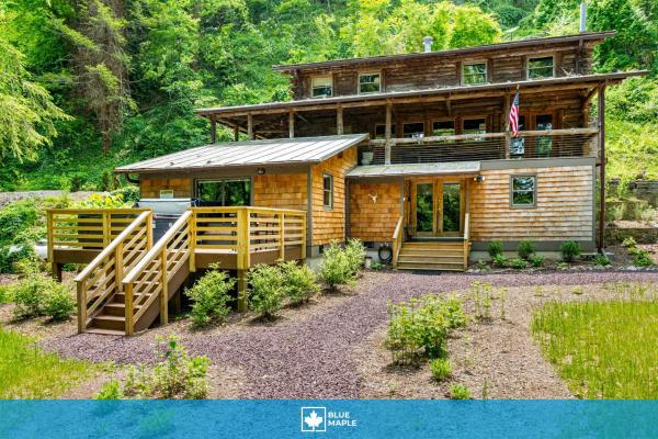 Log Cabin W Riverfront & Hot Tub - Luray, VA