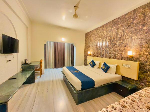 Hotel Raajmahal 966o9o1oo6 With Rooftop Beach Bar And Aesthetic Restro By Sk - Nathdwara