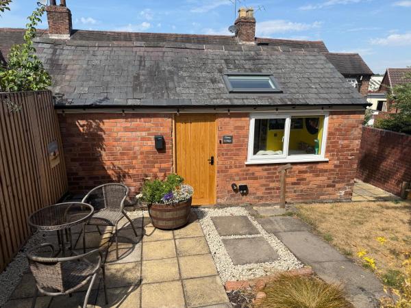 Cherry Cottage Retro Stay, Stourport-on-severn - Staffordshire