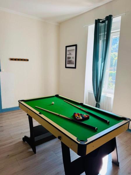 Appart Cosy Avec Billard, à Bort - Bort-les-Orgues
