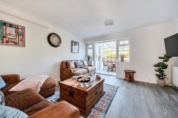 Spacious 4br Home For Up To 10 Guests - Basingstoke