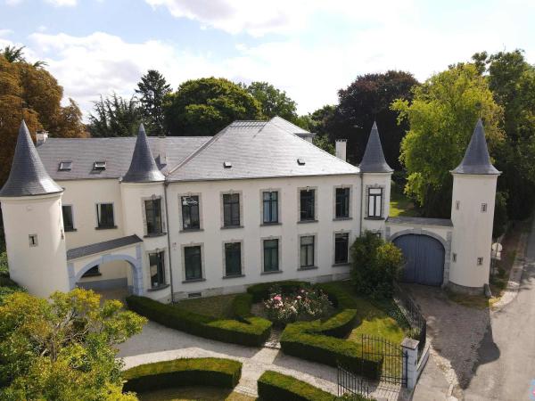 Chateau Entierement Privatise - Hannut