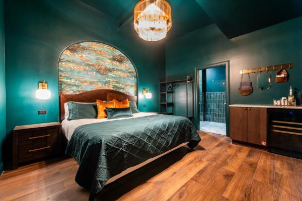Hollyhock Suite 511 - Louisville, KY