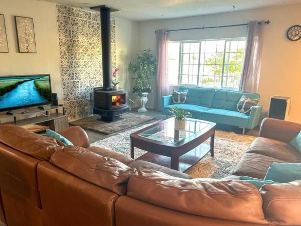 Stylish Getaway In Lake Isabella Near Kern River - Lake Isabella, CA