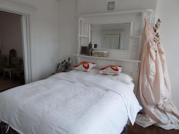 La Maison Des Sirenes 2, Bohemian, Eclectic Apartment - New York City