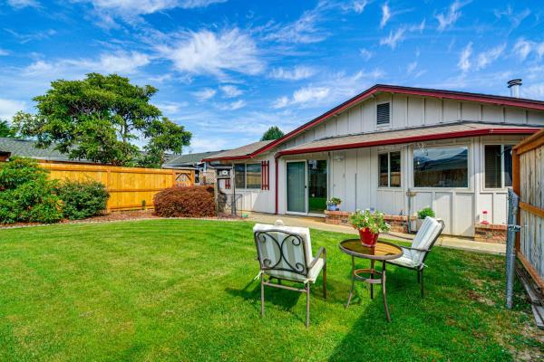 Sequim Home: Fenced Yard, A/c, Walk To Town - Sequim, WA