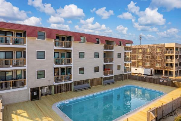 Oceanfront Condo With Direct Beach Access And Pool - Nags Head, NC