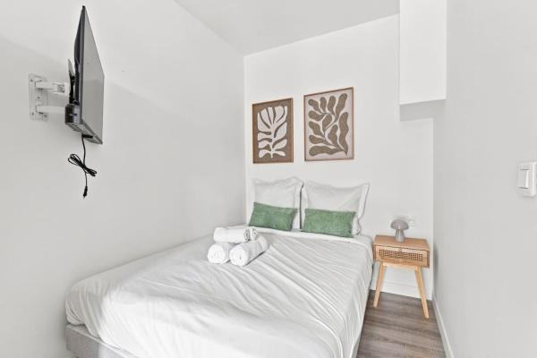 Chambre Avec Salle De Bain Privative, Bureau Et Tv - Chatou