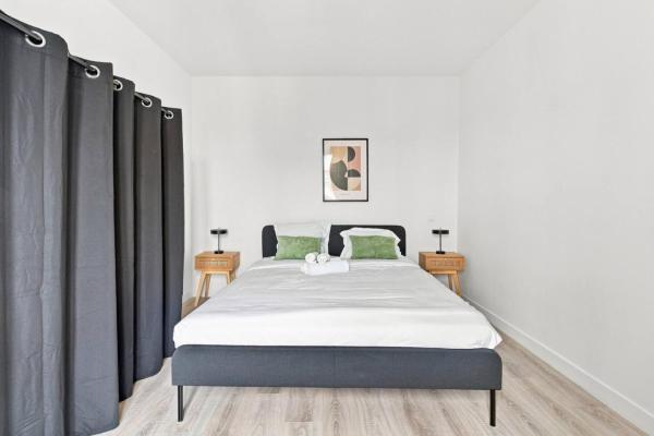Chambre Privee Cosy Et Spacieuse Avec Tv Et Bureau - Sarcelles