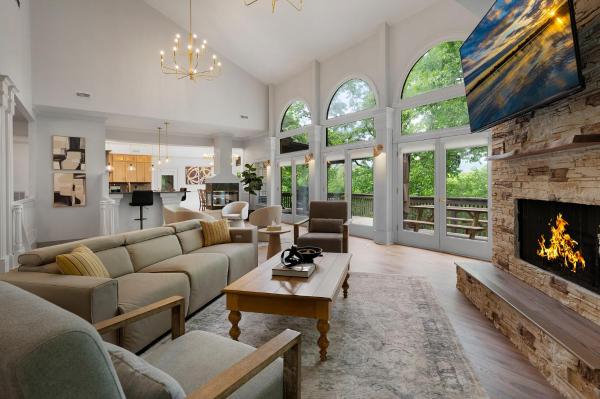 Modern Marble - Jasper, Ga - Take In Sweeping Mountain Views, Soak In The Hot Tub, Stay Active In The Home Gym, And Mix Drinks A - Big Canoe, GA