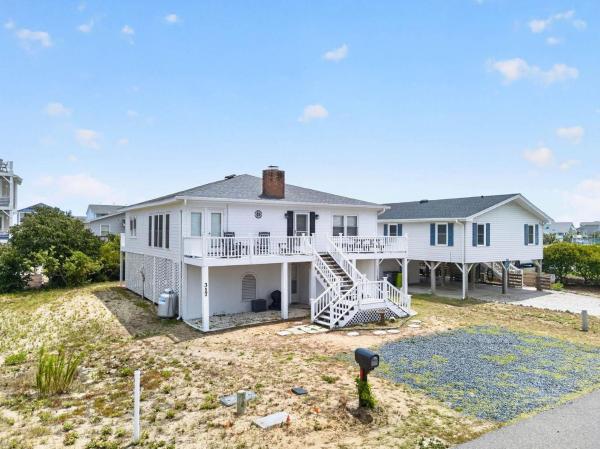 Sea Monkeys Beach Cottage 317 Sandpiper Lane Home - Holden Beach, NC