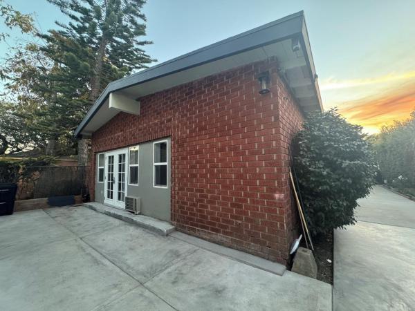 1b1b Santa Monica West La Guesthouse Parking On Site - San Fernando Valley, CA