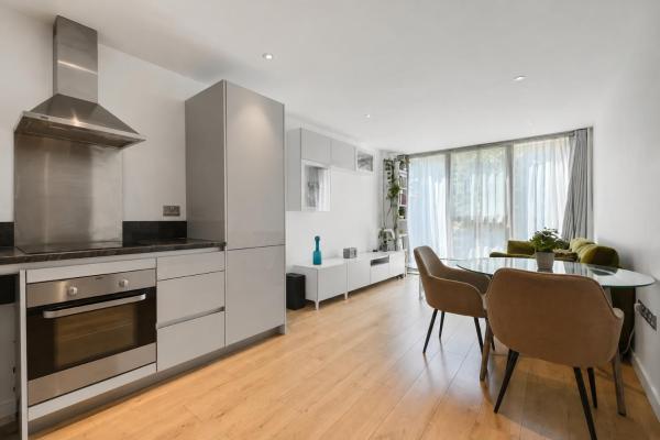 Modern 1 Bed Flat - Excellent Location - 1 Min From Tube - London
