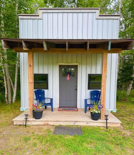 The Angler | Cross Stone Cabins • Walk To Rangeley Lake & Do - Rangeley, ME