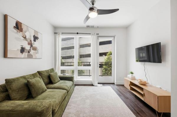 Near Georgia Tech - Pool, Balcony & Parking - Gotham City, Austell