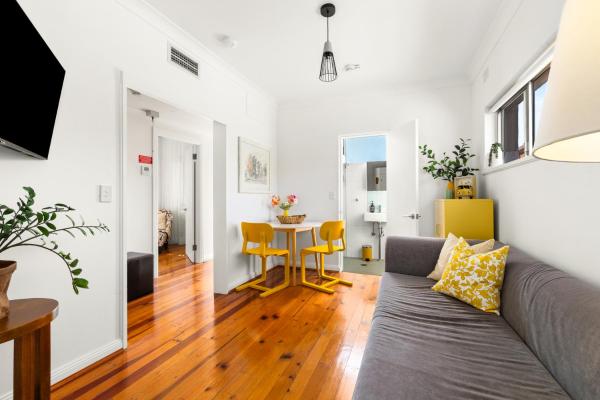 The Mustard - Bright Inner West Stay With Sunny Deck - Ryde
