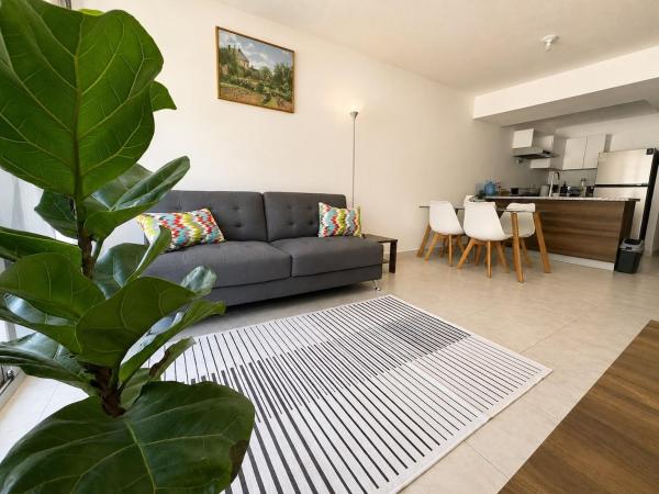 Modern Apt Near Historic Center & Airport - El Salvador