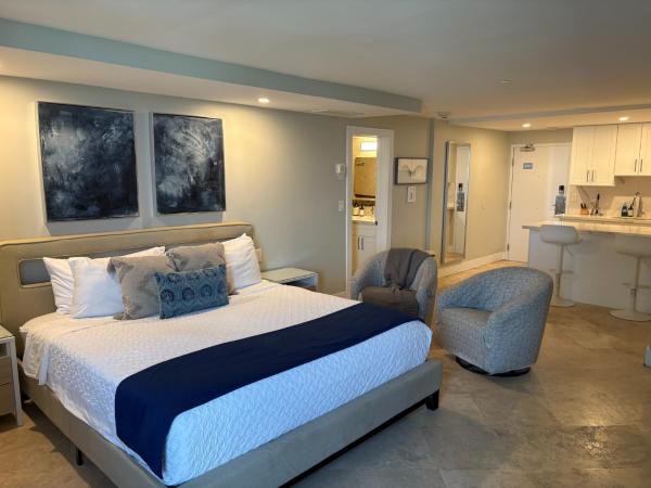 Oceanfront Sunrise Escape Condo - Beach & Pool - Fort Lauderdale