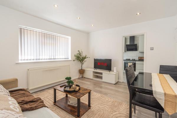 Modern 1br Flat Near Watford Junction - Free Parking & Self Check-in - Watford
