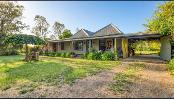 Whispering Willows | Absolute Waterfront Escape - Murchison