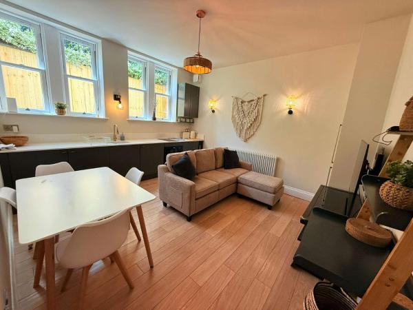 Bijou Apartment In The Heart Of Clifton Village - Bristol