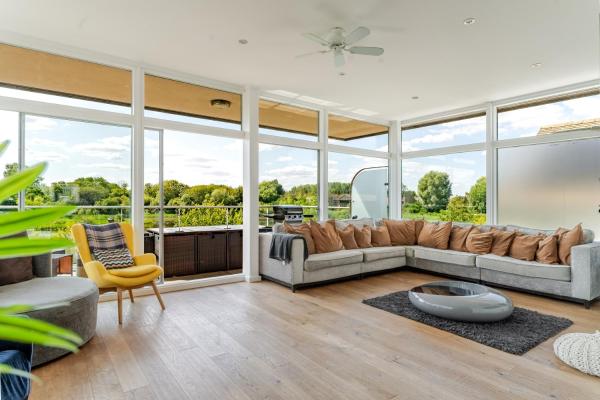 Exquisite Contractor And Group Retreat In Cotswolds - Swindon