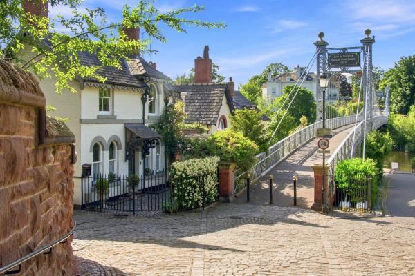 Beautiful Period Cottage, Exceptional Riverside Location In The Heart Of Chester - Chester