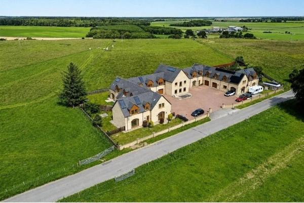 Luxury Home - Sleeps 10 - Patio - Views - Elgin