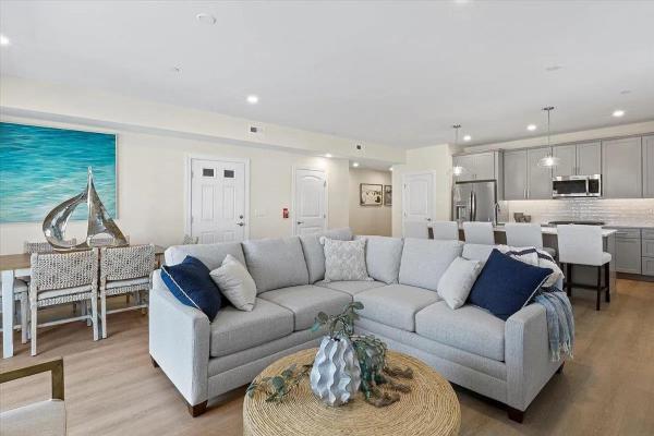 Modern 3br Condo With Pool & Private Garage - Seaport Aquarium, Wildwood