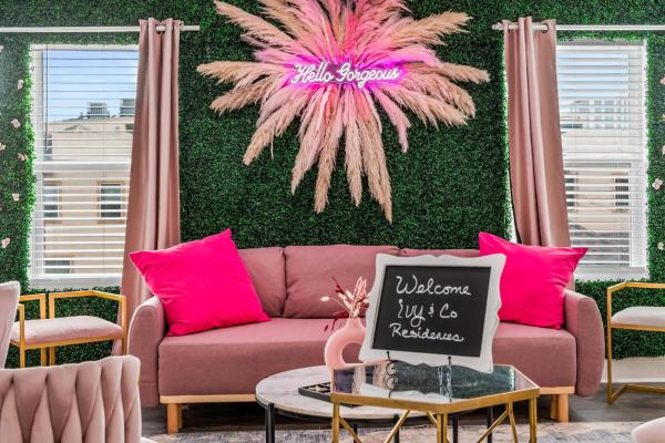 Pink And Plush 2br In Houston 10 Min From Nrg - Houston, TX