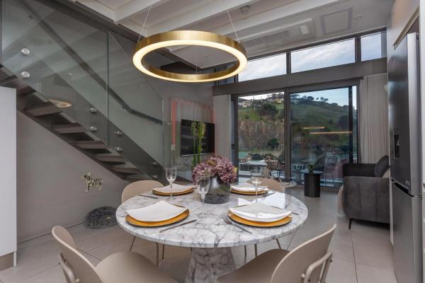 Modern Luxury Escape With Lions Head View - Le Cap