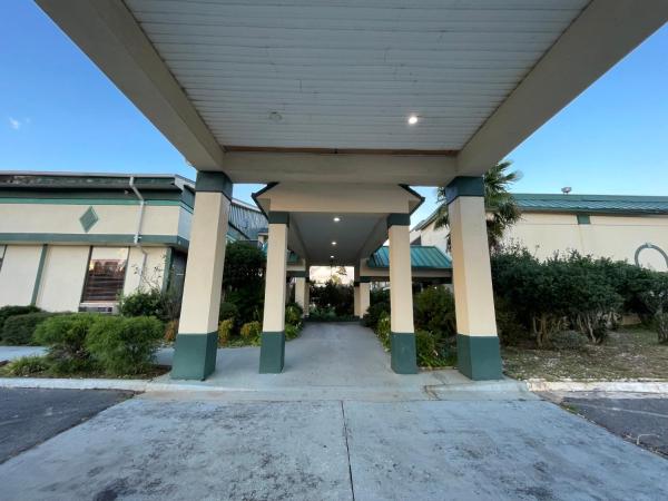 Super Inn And Suites - Milledgeville, GA