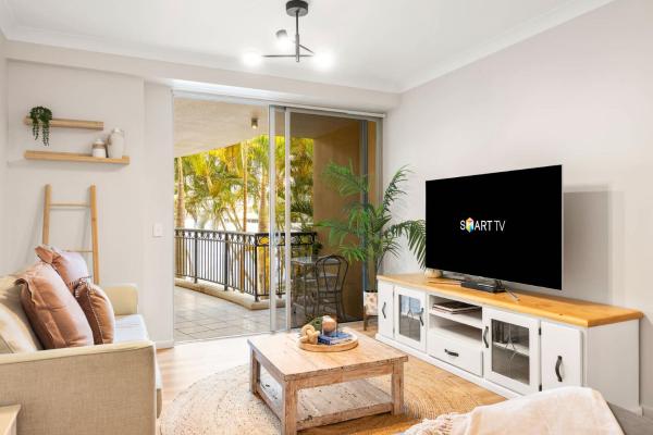 The Golden Hour Chevron Renaissance 2br Surfers - Surfers Paradise
