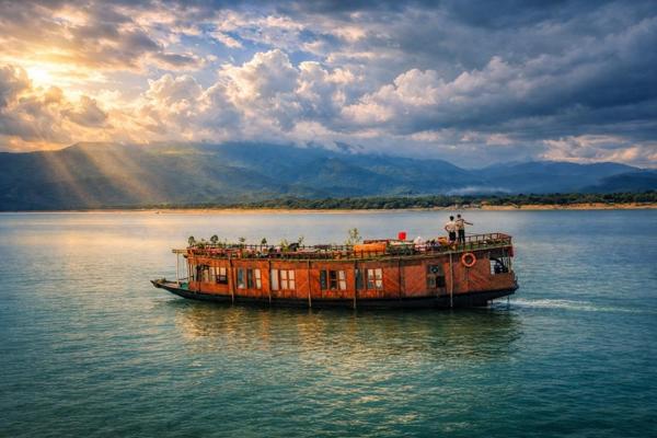 Sindabad Tori - An Elegant Houseboat - Bangladesh