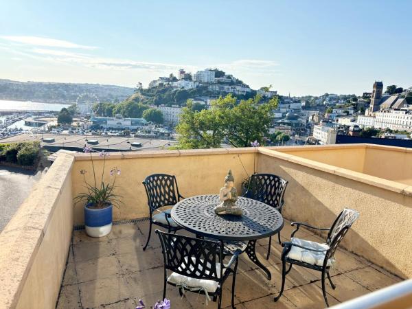 2, The Riviera Torquay - Torquay