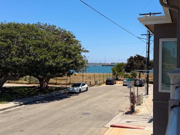 Beachside 2br Condo, 2 King Beds , Near Disney - Long Beach, CA