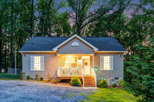 Firepitbbqhot Tubkingfull Kitchensmarttvpets - Harpers Ferry, WV