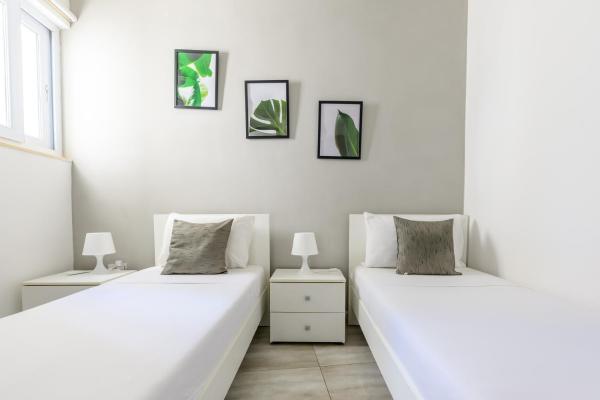 F4 Room 2, Private Room Two Single Beds Shared Bathroom - Malta