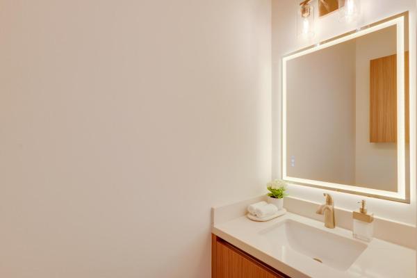 Modern Couple’s Condo, 4 Mi To Downtown Mcallen! - Mission, TX