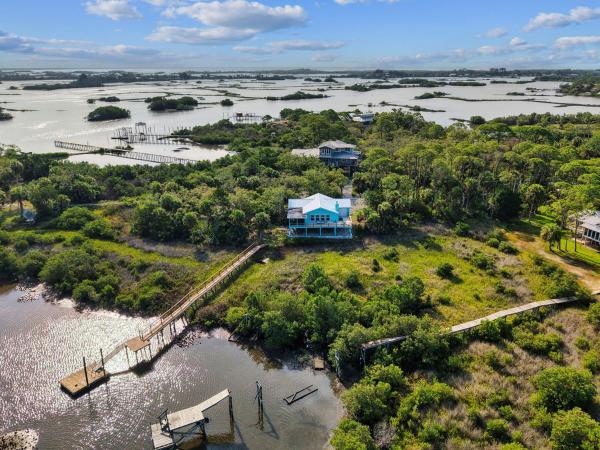 Eagle View Bayside Privacy With Floating Dock - Cedar Key, FL